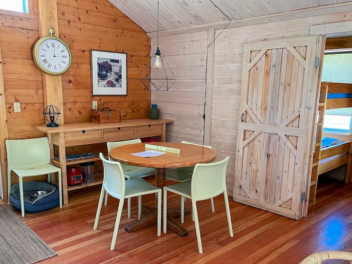 Cafe Cottage - Adorable Home Steps From The Lake - New Buffalo, MI