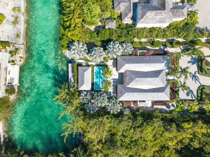 Villa Khaya - Bespoke Waterfront Home - Turks and Caicos Islands