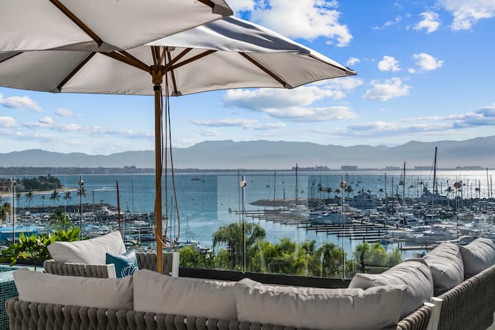 Alik: Marina-front Stay With Rooftop Pool - La Cruz de Huanacaxtle