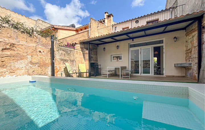 Convent Holiday Home - Petra