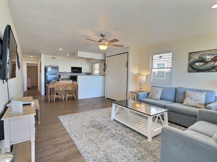 Oceanfront King Suite With Panel Bed 512 - Buxton, NC