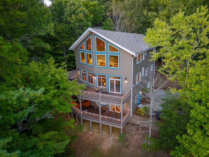Upscale Alpine Golf Retreat  Hot Tub & Game Room! - Helen, GA