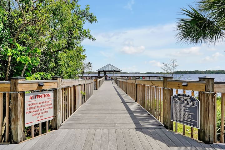 5 Star Condo Near Disney | Newly Renovated - Oviedo, FL