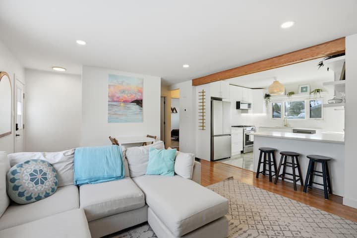 Bright & Fully Renovated Retreat - Saskatchewan