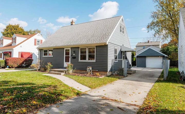 10min To Dt - Game Room - Fire Pit - Pets - Yard - Milwaukee
