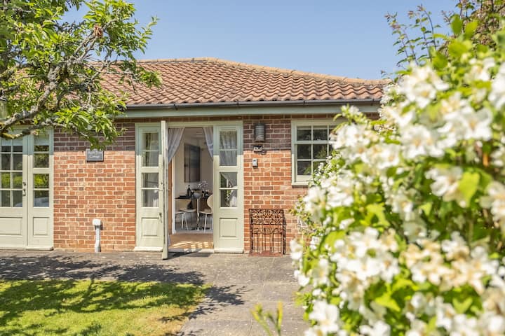 Apple Tree Cottage Is In The Grounds Of The Old Vicarage Near Little Walsingham. - Fakenham