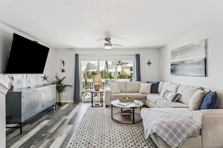 Bayside Bungalow Dog  Friendly On Sound Side - Pensacola Beach, FL
