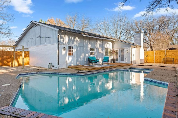 Haven House | King Bed & Backyard + Pool - Richardson, TX