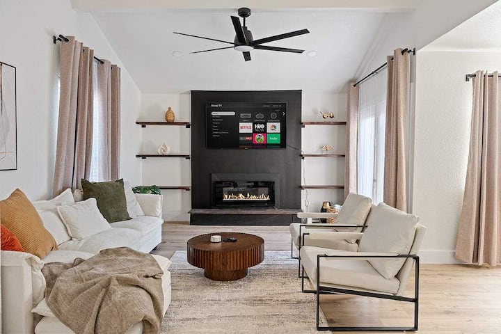 Haven House | King Bed & Backyard + Pool - Richardson, TX