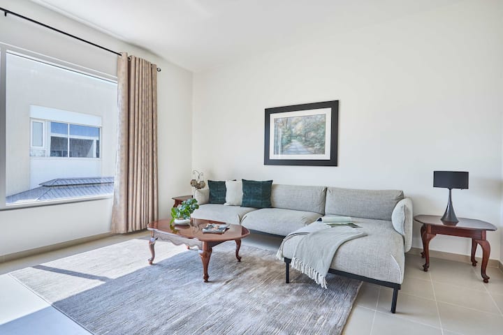 Bright 2br W/ Private Balcony Near Expo City Dubai - Dubaï