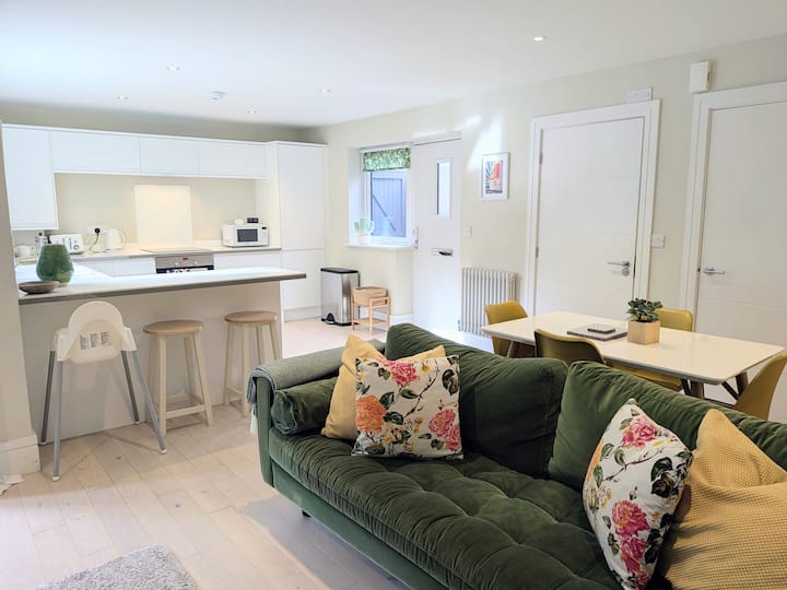 The Mews Two-bedroom Retreat With Parking - York