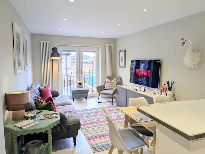 Compton Apartment With Free Parking - York