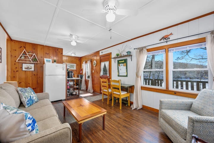 Woodland View Cottage By The Pond - Mashpee Pond, MA