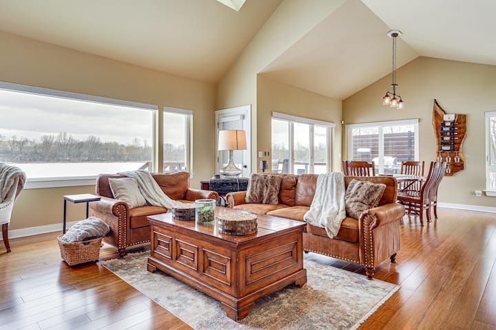 Lakefront Escape W/ Deck: 10 Mi To Ann Arbor! - Whitmore Lake, MI