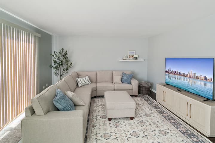 Lovely 3br Crystal Lake Home Near Park And Lake! - Algonquin, IL