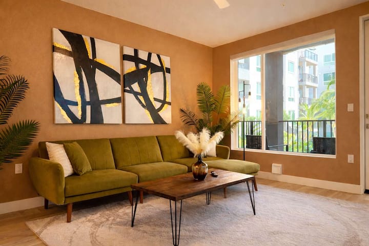 Sunny Getaway 10 Min To Disneyland With Pool & Gym - Santa Ana, CA