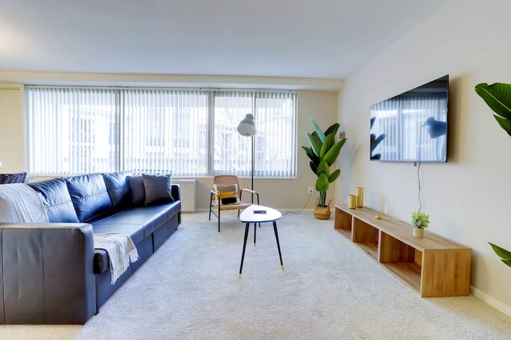 Walk To Crystal City Metro | Modern Comfort - Arlington, VA