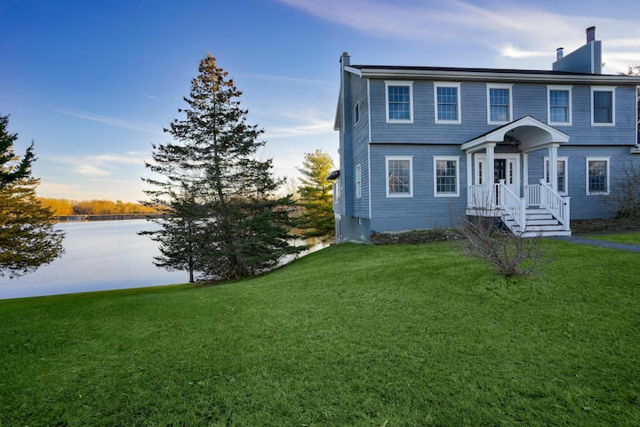 Lakefront Luxe Retreat | Beach, Pools, Pickleball - Catskill, NY