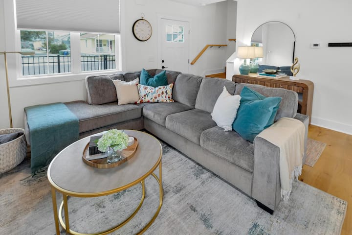 Suite On Swann - Brooklyn Arts - We Love Doggies! - Wilmington, NC