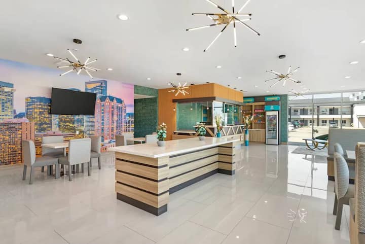 2 Queens W/ Kitchenette + Free Breakfast - Spring, TX