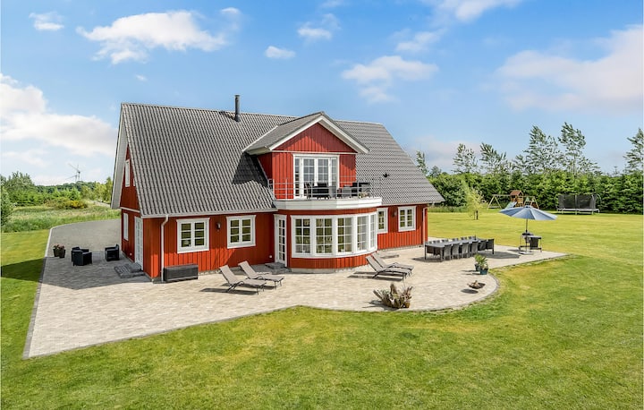 6 Bedroom Cozy Home In Grindsted - Billund