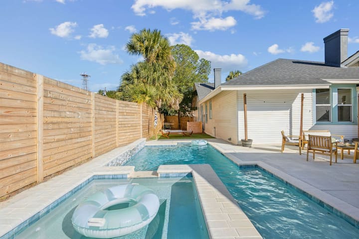 Wright Street Royale - Pensacola, FL