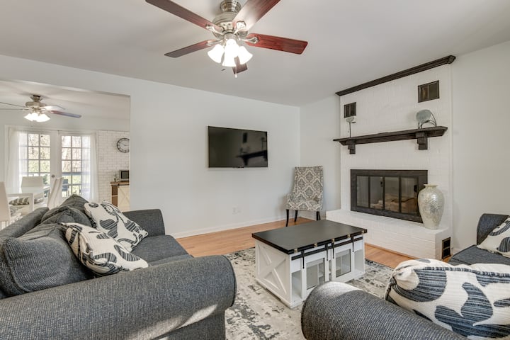 Near Hospitals & Attractions: Richmond Getaway! - Chesterfield, VA