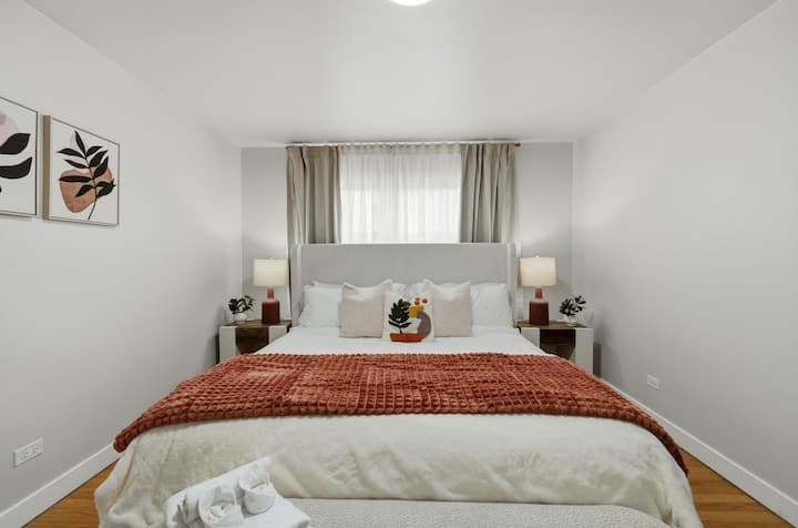 3br Near O'hare • Office • Coffee Bar • Sleeps 9 - Chicago, IL