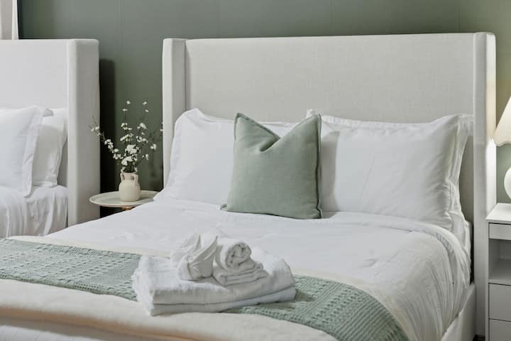 3br Near O'hare • Office • Coffee Bar • Sleeps 9 - Des Plaines, IL