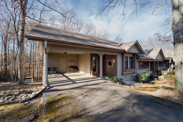 Treehouse Vibes Near Lake Coronado - Hot Springs Village, AR