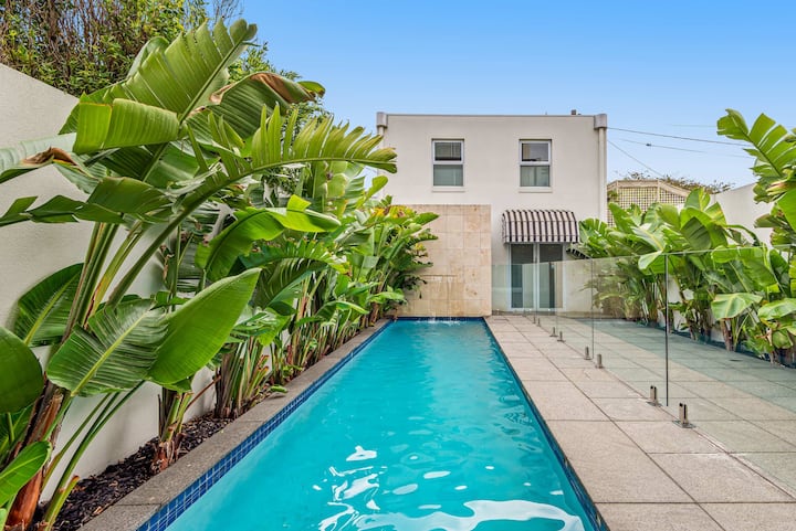 Ultralux Absolute Beachfront With Extra Studio - Melbourne