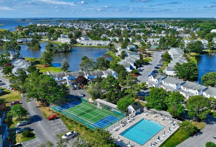 Waterfront Retreat: Steps To Pools | Mins To Beach - Fenwick Island, DE
