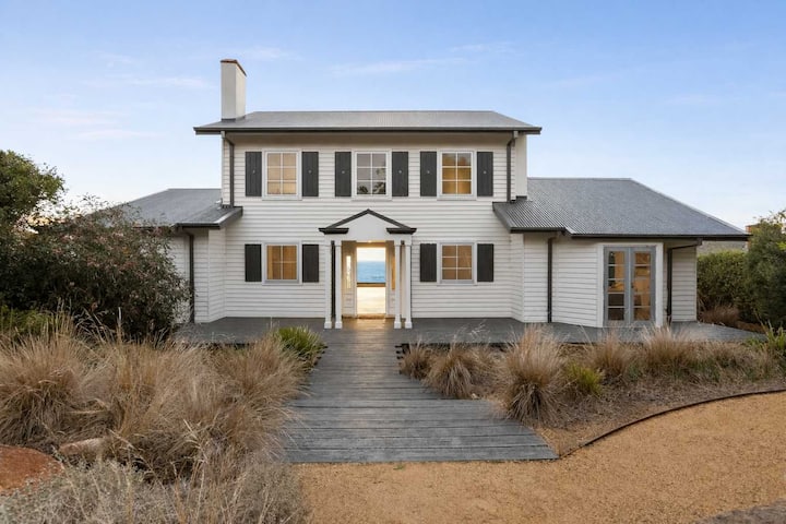 Veranda | 180° Bay Views | Beach Access | Pool - Frankston