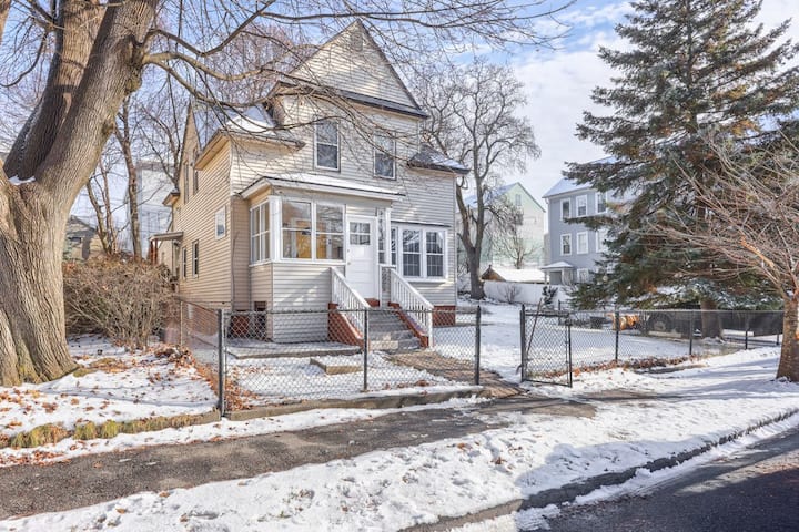 Luxurious Family Home In Worcester - Shrewsbury, MA