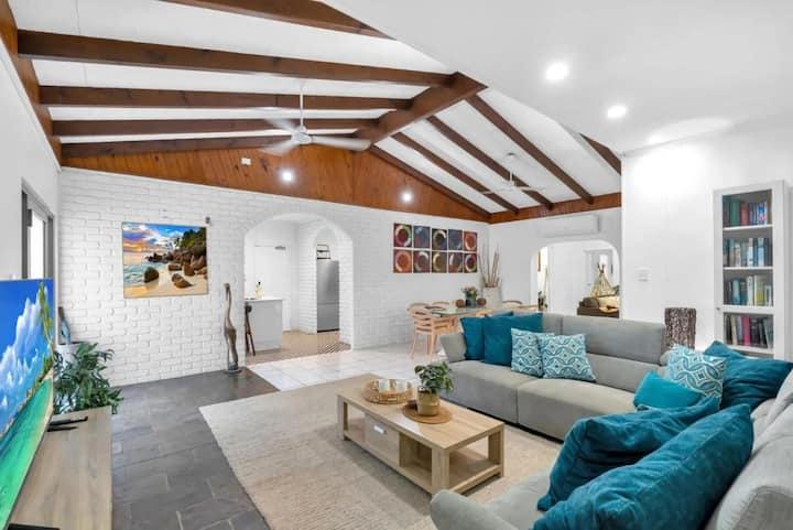 The Grand Canopy House | Family Home With Pool - Clifton Beach