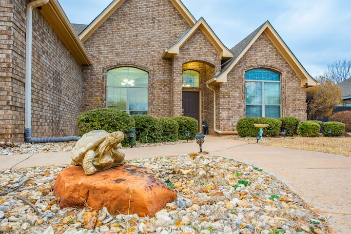 Hill Country | Spacious 4br Retreat - Abilene, TX
