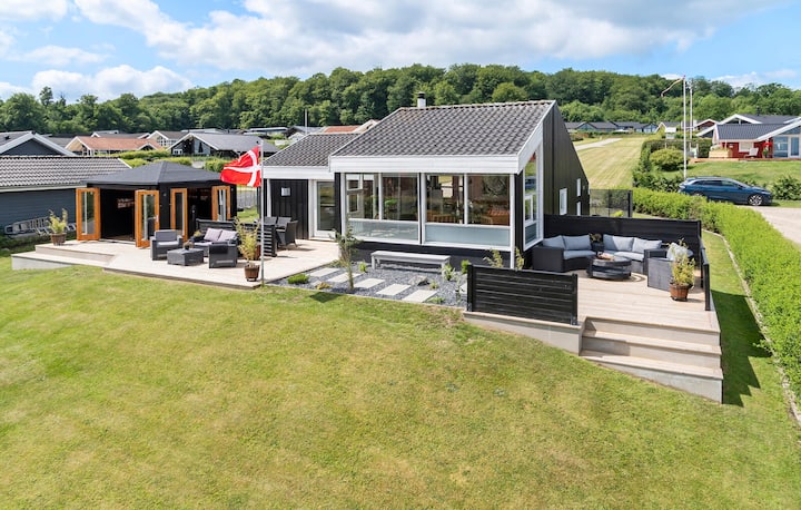 Amazing Home In Sjølund With Kitchen - Kolding