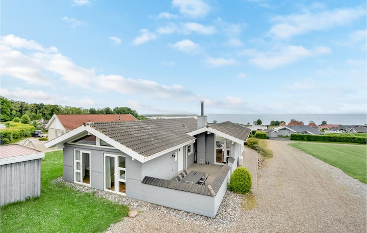 Amazing Home In Sjølund With Kitchen - Kolding