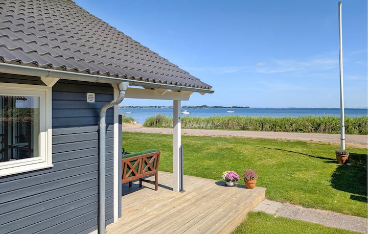 2 Bedroom Beach Front Home In Sjølund - Kolding