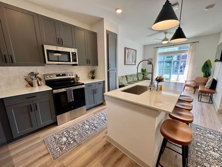 Luxury 1 Bed With Walkout Garden - San Marcos, TX