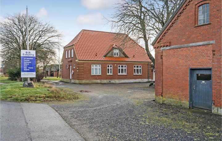 Stunning Apartment In Esbjerg V - Esbjerg