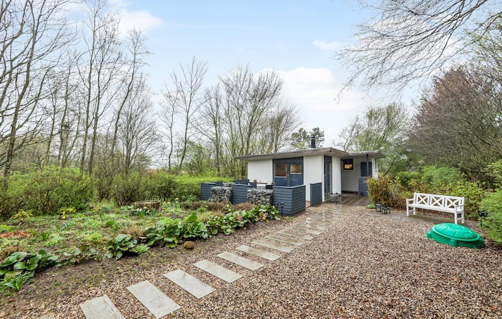 2 Bedroom Beautiful Home In Esbjerg V - Esberg