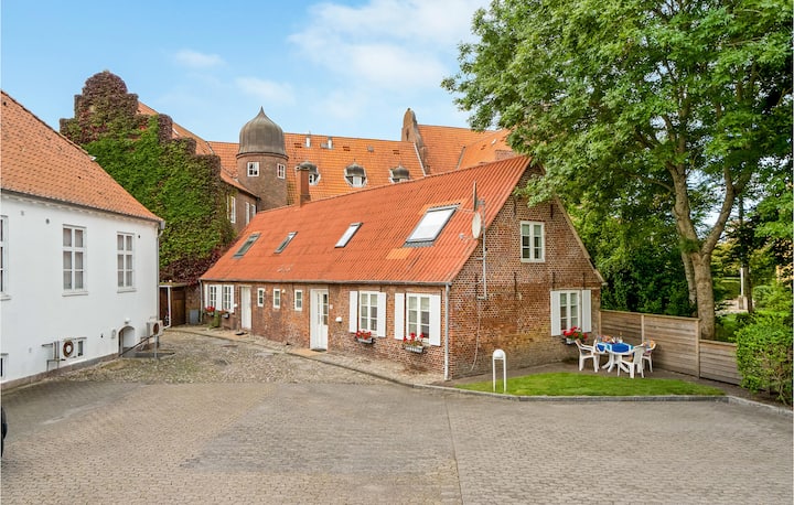 4 Bedroom Lovely Home In Tønder - Süderlügum