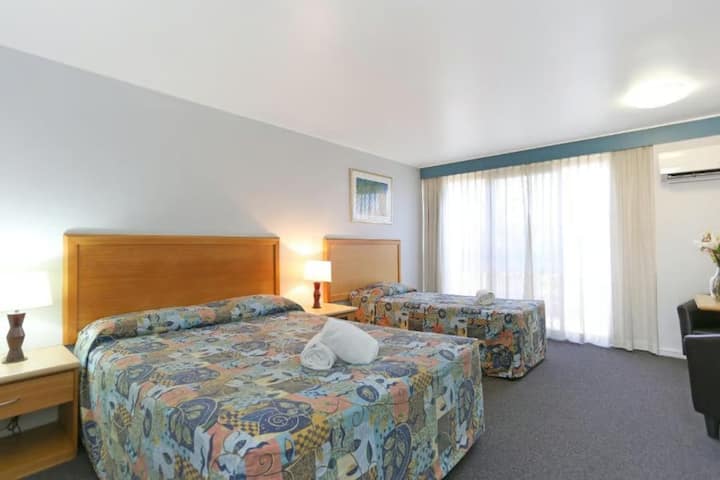 Twin Room At Reef Resort - Mackay