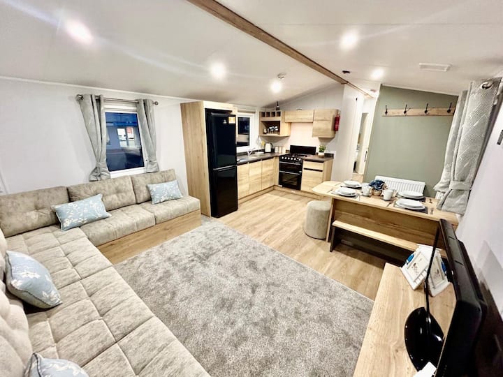 Caravan At Highfield Grange, Essex Ref 26401e - Clacton-on-Sea