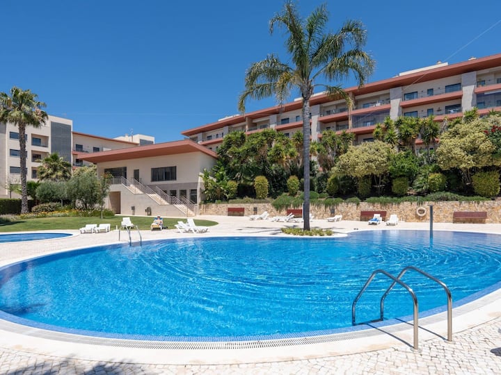 1-bed W/ 2 Pools Near Marina - Lagos