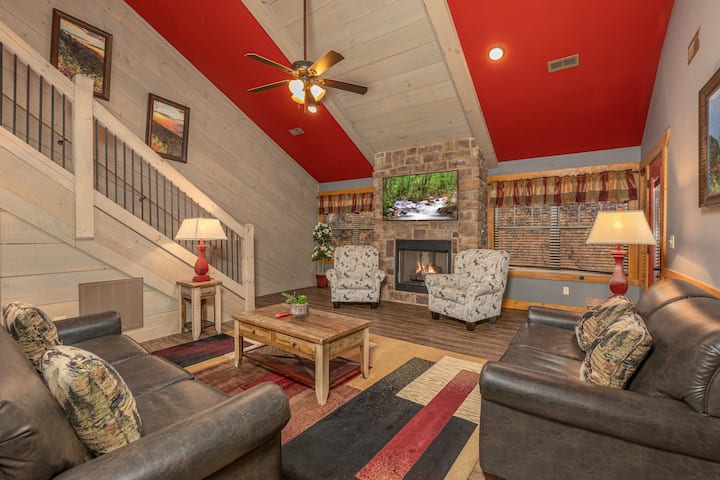 Bears Haven Elegant 3 Br Chalet. Game Area, Hot - Gatlinburg, TN