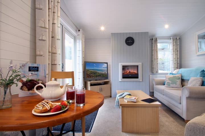 1. 2 Bedroom Select+ Lodge With Park Facilities - New Milton