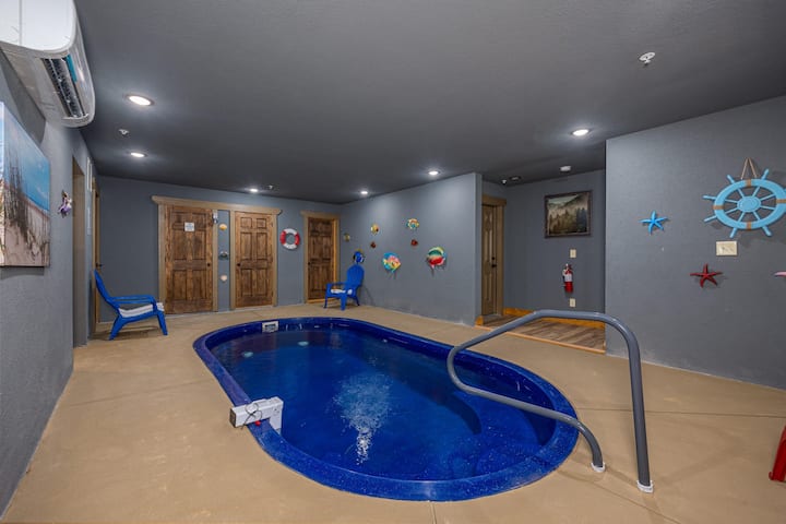 Fireside Retreat –Luxury 6br Chalet , Indoor Pool, - Gatlinburg, TN
