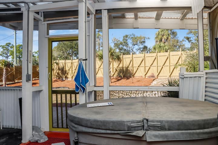 Pet Friendly - Hot Tub - Blue Crab Beach Cottage - Cape San Blas